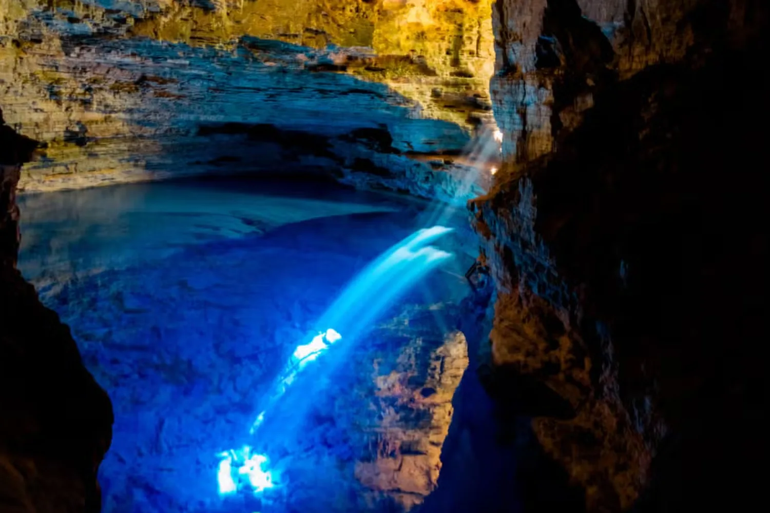Poço Azul: Mergulho em um Paraíso da Chapada Diamantina - Pacote Barato